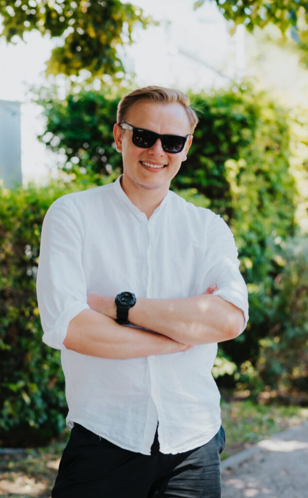 Michal-Kopka-mobile | Agencja nieruchomości – Trójmiasto | White Wood